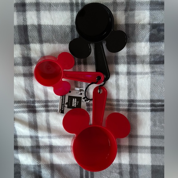 Disney | Kitchen | Mickey Mouse Head Measuring Cups Nwt | Poshmark